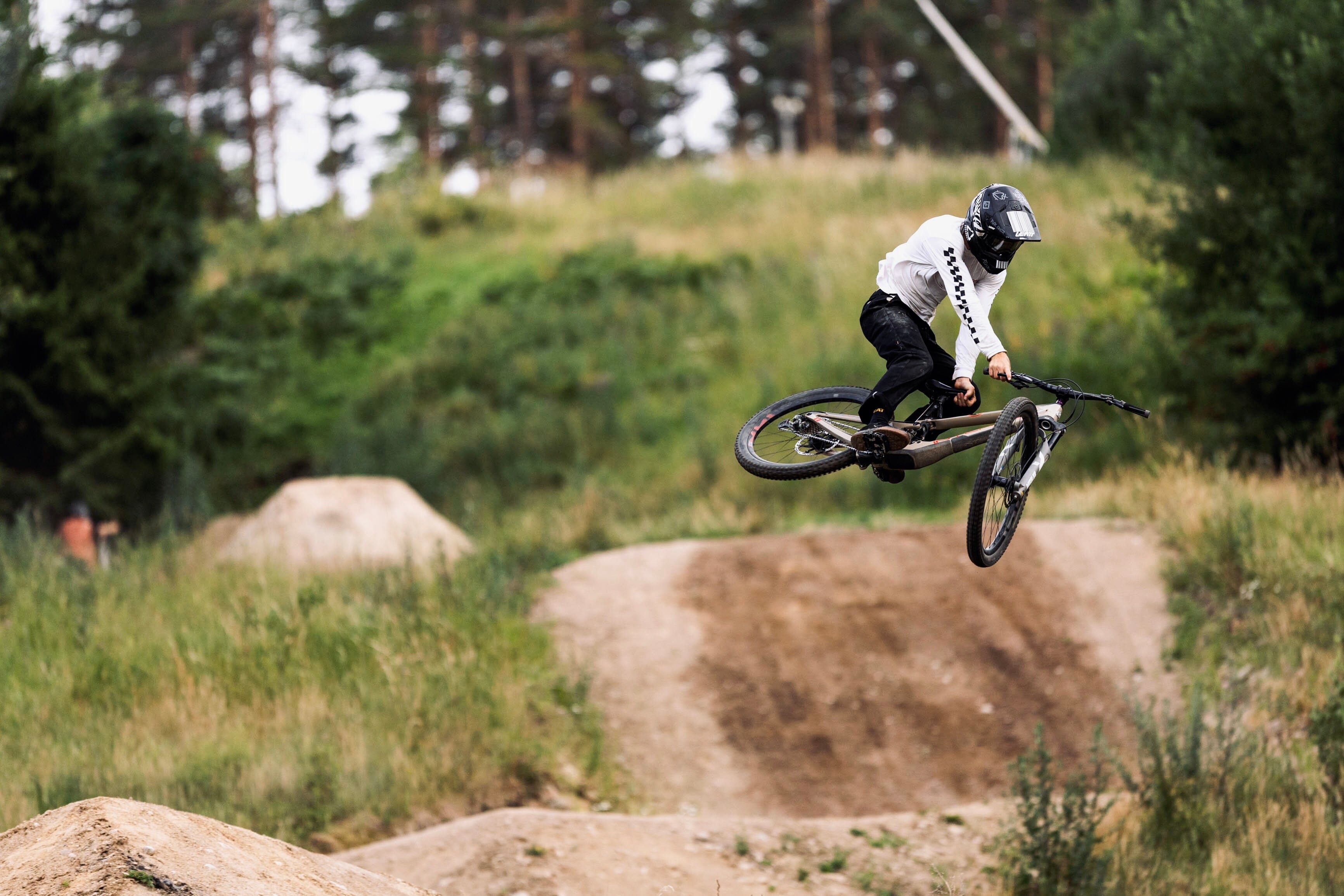 OSCAR HÄRNSTRÖM - BUILDING TWO DREAMS AT ONCE – INTENSE Europe